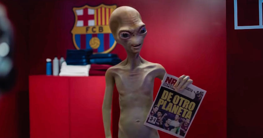Audi lleva a un extraterrestre a los vestuarios del F.C. Barcelona ...