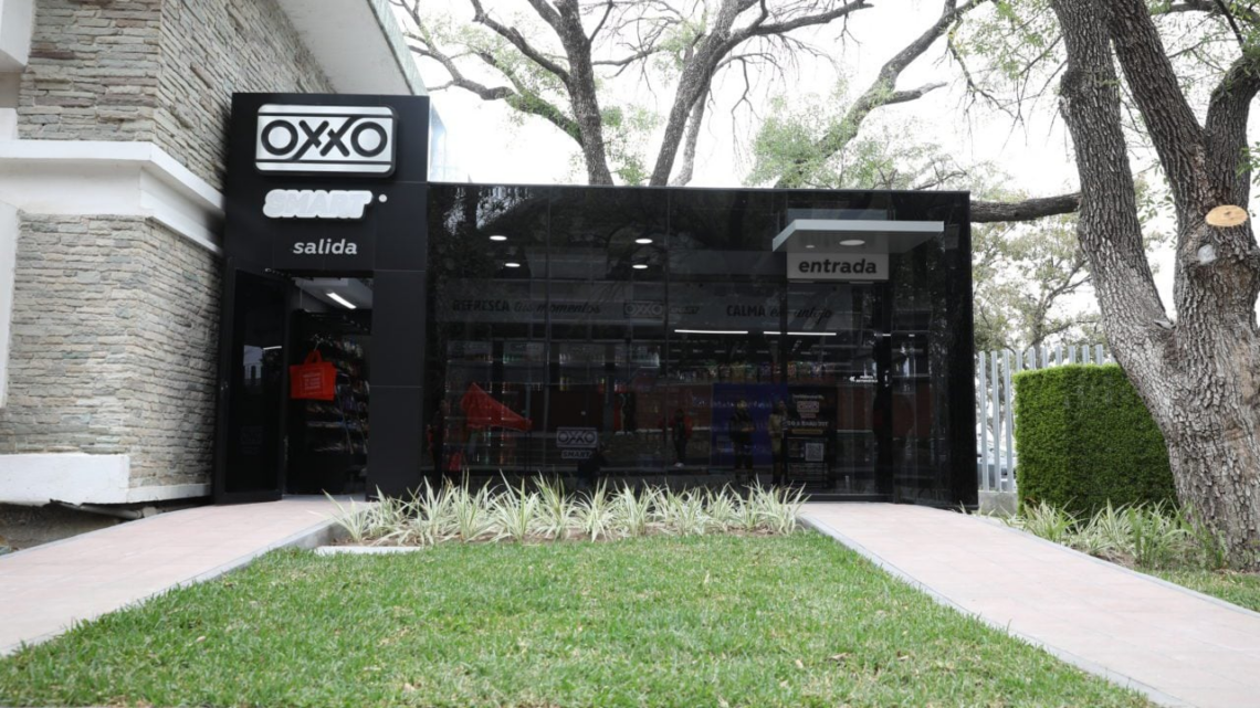 Oxxo abre su primera tienda Grab&Go sin cajas y con IA
