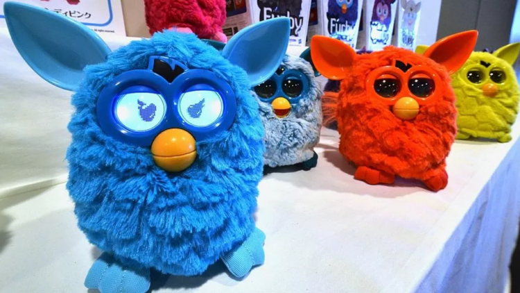 Hasbro vuelve a lanzar el Furby: ¿por qué salió del mercado?