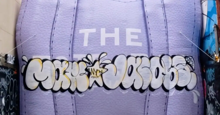 Marc Jacobs coloca instalación gigante de The Tote Bag en New York