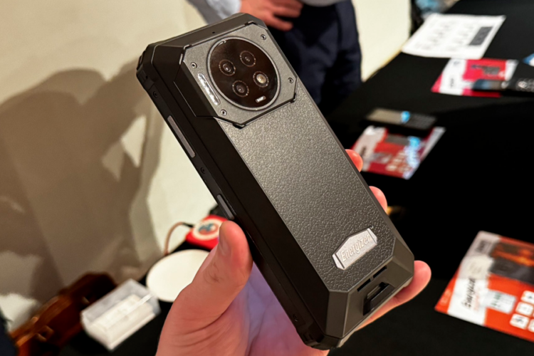 MWC 2024: Presentan el celular con la batería más grande del mundo ...